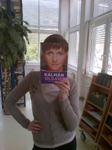 Librarians Come Up With These 12 Awesome Photos To Promote Reading Books